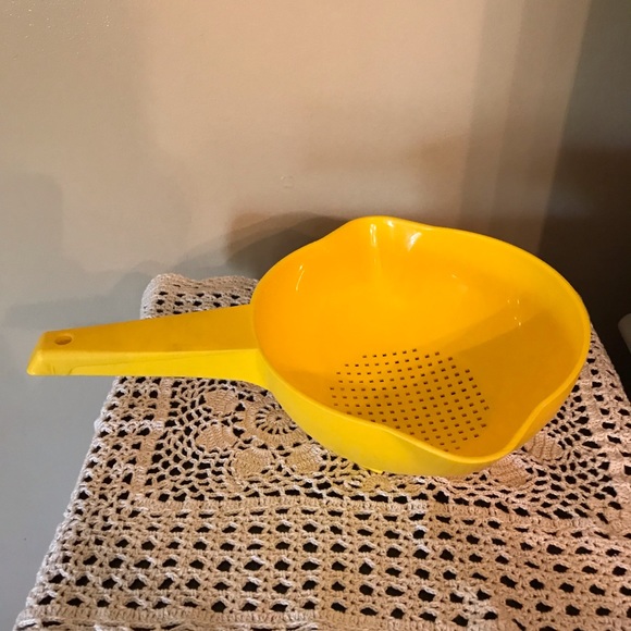 Tupperware | Kitchen | Vintage Tupperware Quart Yellow Colander Pasta ...